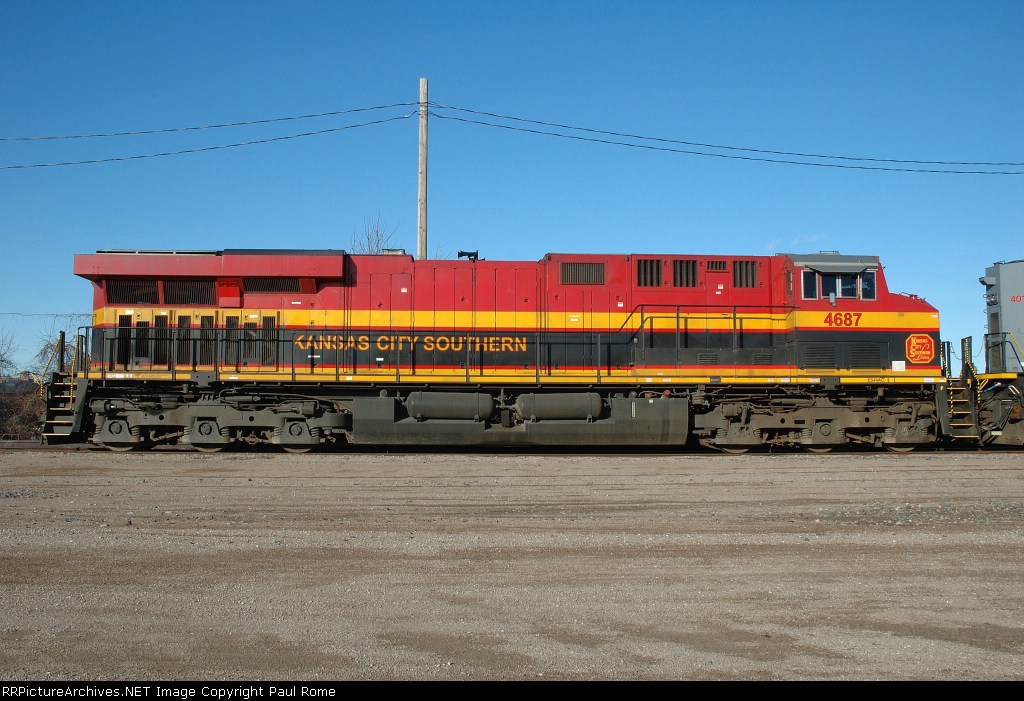 KCS 4687, GE ES44AC, side view, on the UPRR